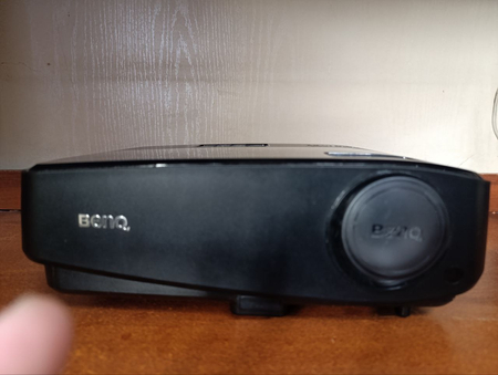 Proektor benq ideal