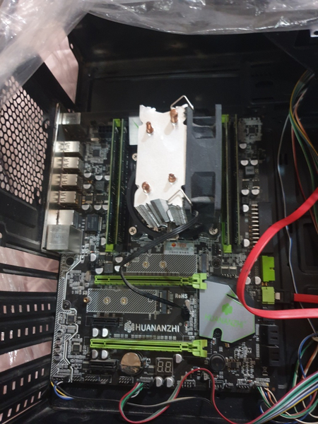 Huanazhi x79 8/16 ядер  + кейс + SSD