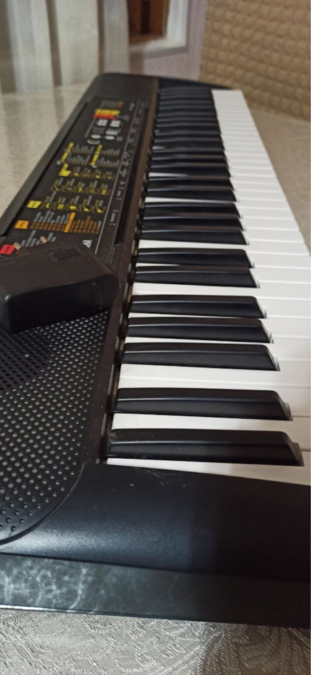 Синтезатор YAMAHA PSR-F52 срочно продается