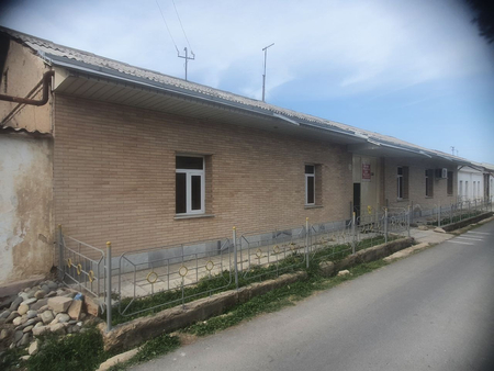 Hovli sotiladi srochno