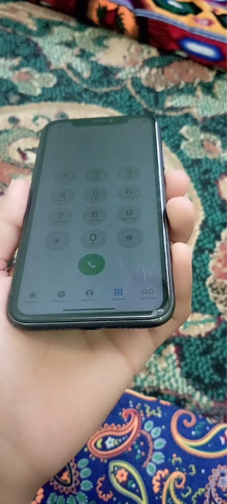 Iphone 11 yaxshi holatda sotiladi