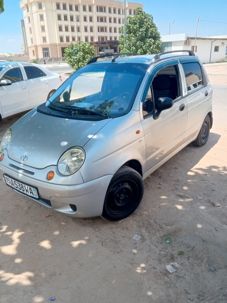 Matiz sotiladi surochno