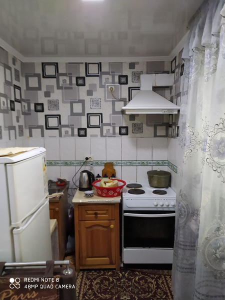 Продам в идеальном состояние спутник9 2ком 1этаж 2этажки с огородом