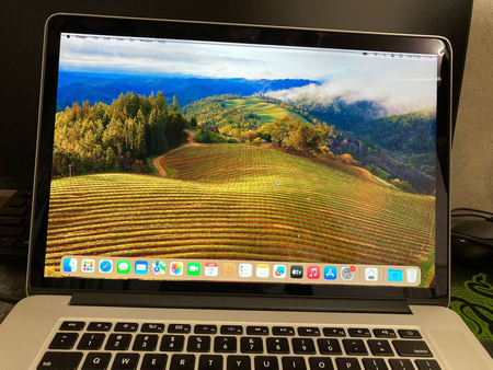 Macbook Pro 15 core i7-16GB/256GB 1.5GB Intel Iris Graphics