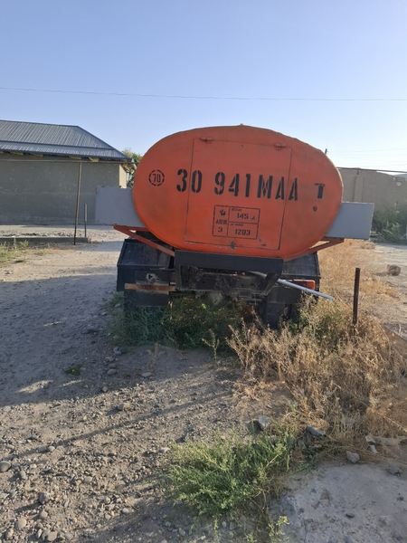 Zil moshina sotiladi srochna