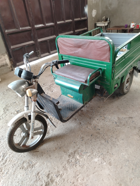 Muraviy sotiladi matori yoq  lekin kuzuv zur