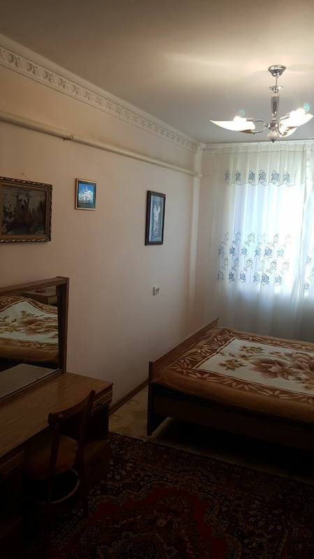Срочно продам 3 ханалы квартира 22мкр дом13 кв9   3 этаж  боковой емес