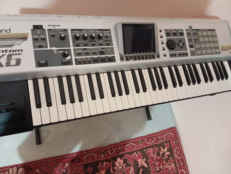 Roland x 6 sotiladi