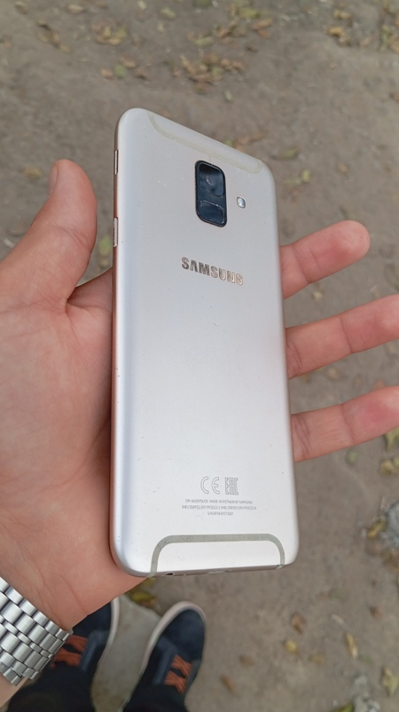 Samsung A6  sotiladi