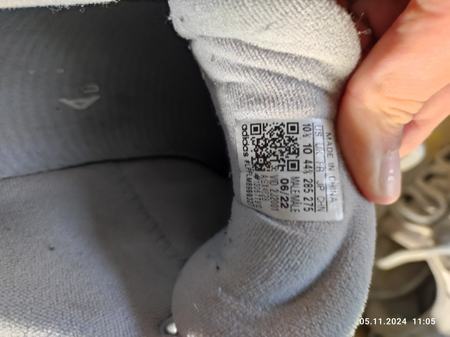 Кроссовки  фирменные adidas