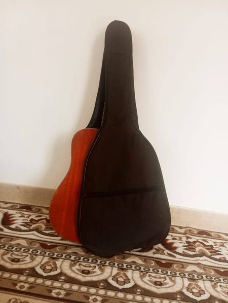gitara  sotiladi