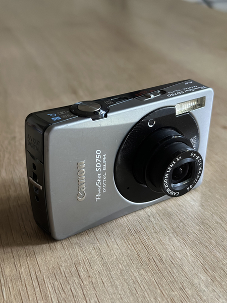 Продаю фотоаппарат Canon SD750 в хорошем состоянии