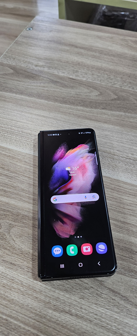 Samsung Z Folder 3 12/256 qora