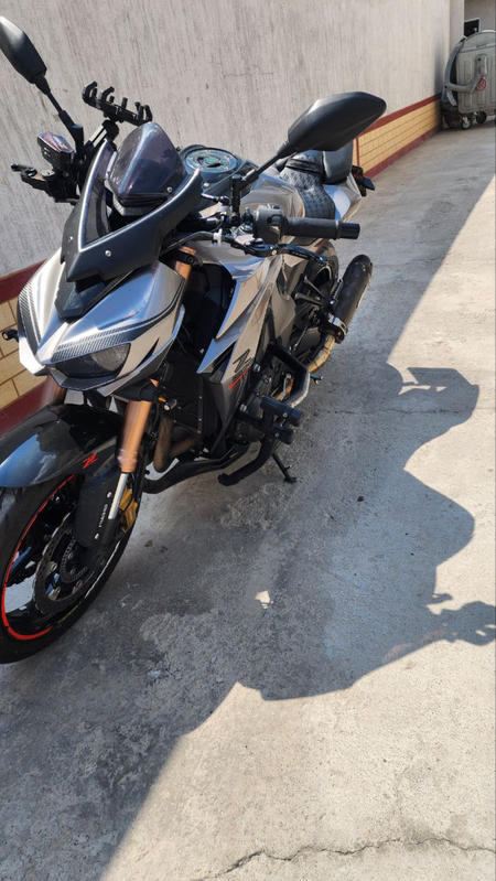 Kawasaki- Z1000 14