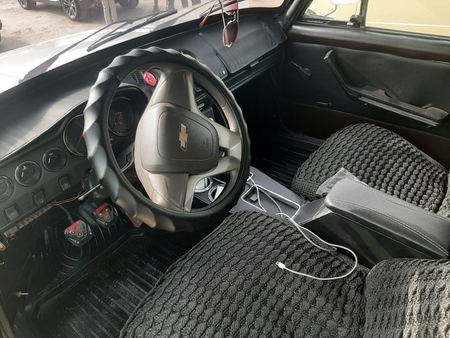 Vaz 21011 sotiladi
