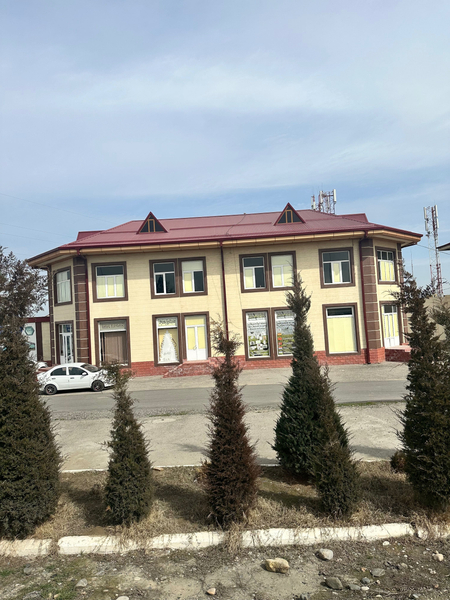Продаётся 3 этажное здание с участком в 1 гектар