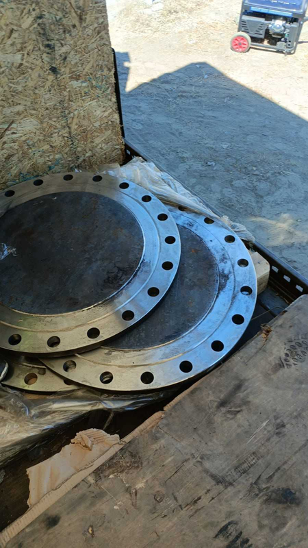 Продам задвижки, клапана, фланцы, заглушки
