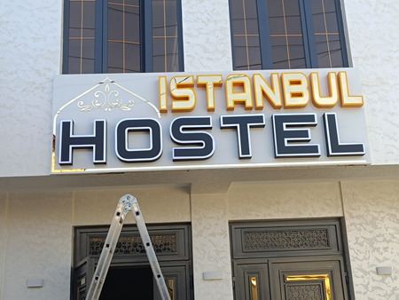Tashqi reklama, Reklama xizmatlari, Narujnaya reklama, burtma hariflar