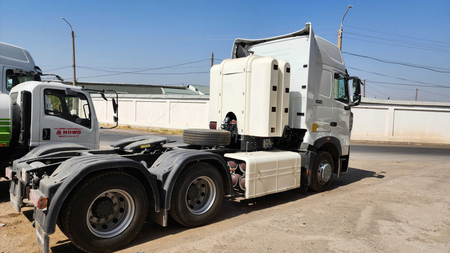 HOWO T7-газовый тягач 12 газ балонов 6x4 New cabin (новая кабина)