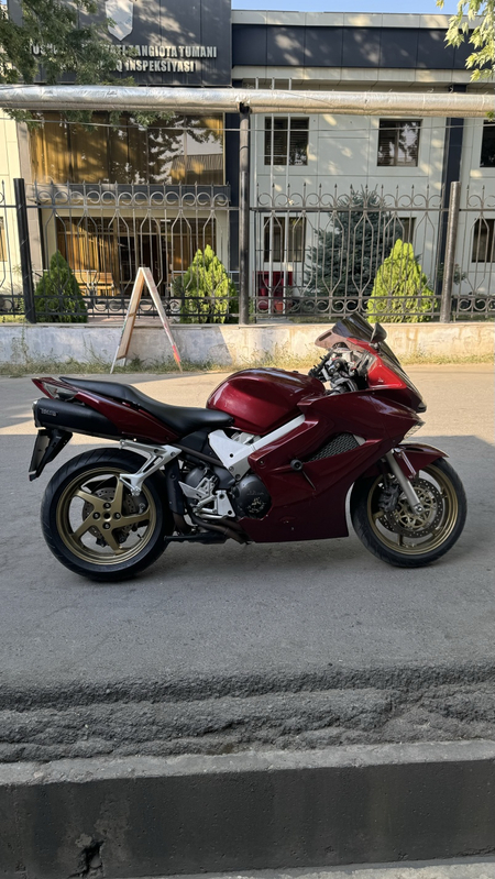 Honda VFR 800 Interceptor holato zo'r