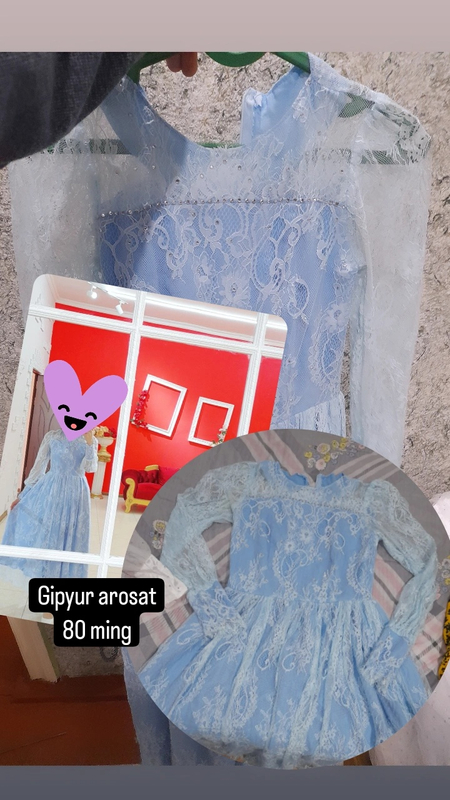 Kiyimlar sotiladi