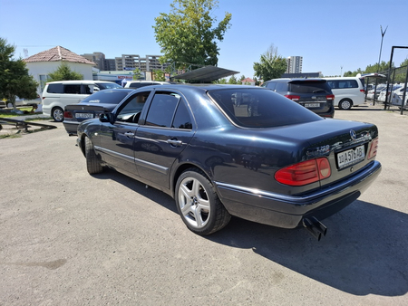 Mersedes E200 W210 srochna sotiladi !