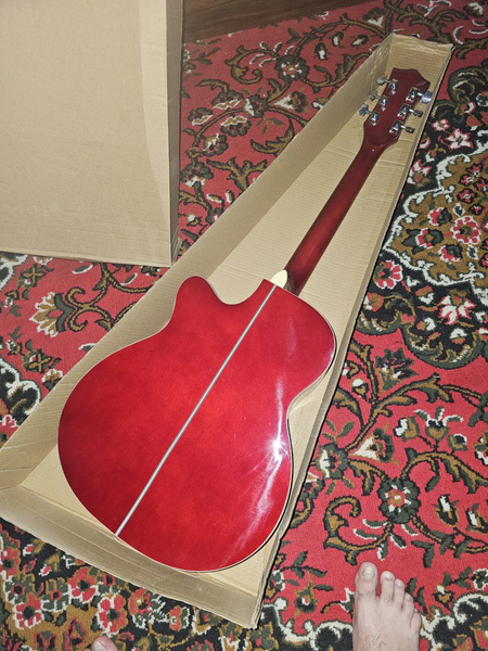 Akustik gitara xolati ideal