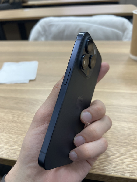 Iphone 15 pro 1 TB blue