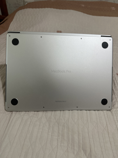 Macbook 14 pro m3 pro 18 озу и 512 SSD