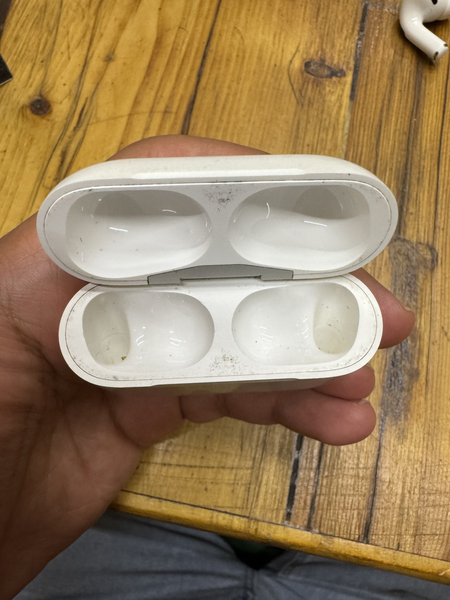 Airpods pro в хорошим состоянии только кейс