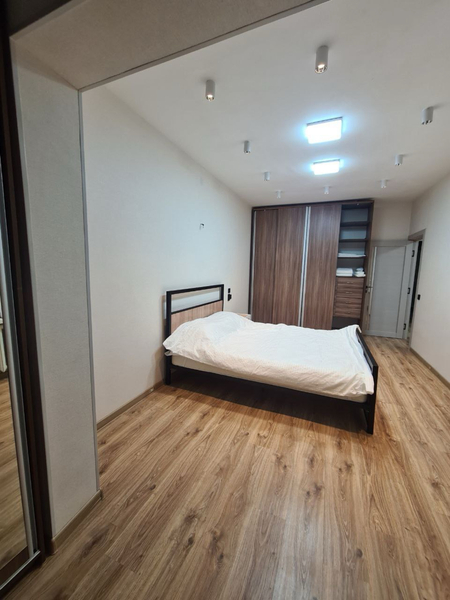 Напротив Mirabad avenue продается х2 комнатная 60м2 с ремонтом меб тех