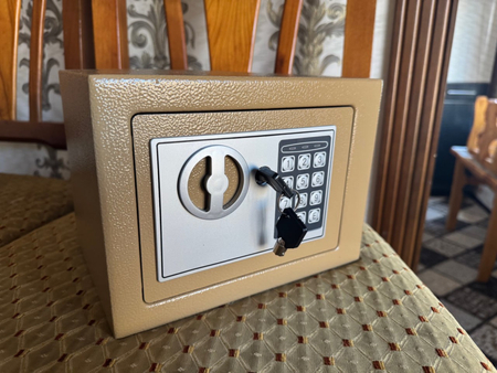 Seyf sotiladi elektroniy kallitiyam bor