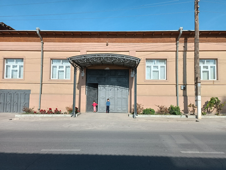 Уй сотилади жудаям зор