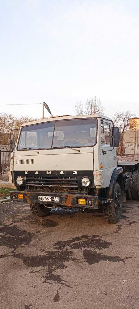kamaz tyagach 1990 yil sotiladi. КамАЗ тягач 1990 йил