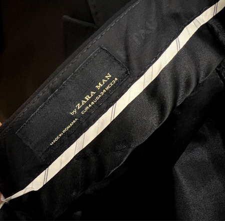 Мужской костюм ZARA из Испании.