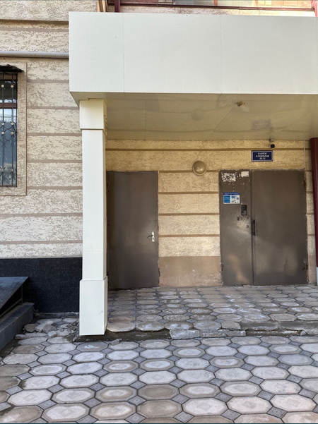 Махтумкули кучасида цоколний этаж сотилади 270 кв.м. 108000 $
