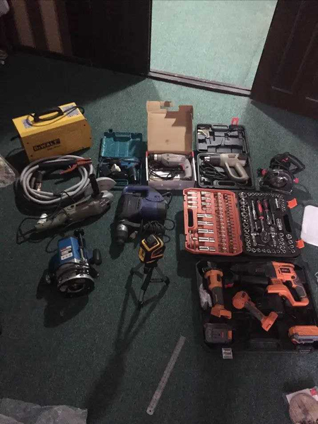 Prodaetsya Motosikl i Mnogo instrumenta