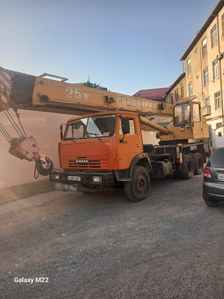 Автокран сотилади 25 тонна