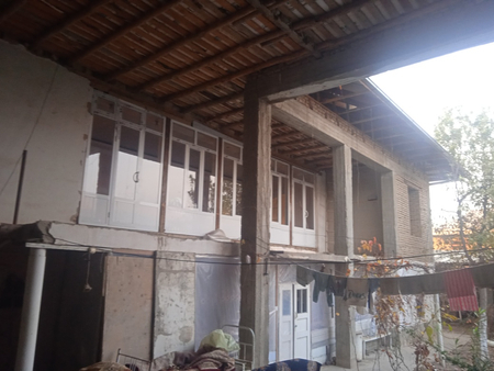 Xovli sotiladi 4 sutik xamma qulayliklarga ega 2 etaj 7 xonalik