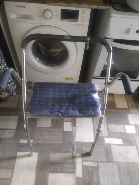 Ходунки для пристарелых людей