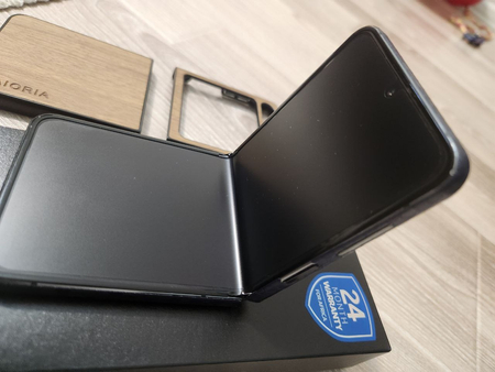 Продаётся срочно Samsung Z Flip 5 8/256 Graphite Vietnam Full