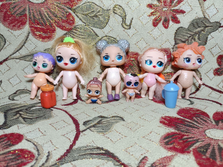Много игрушек для девочек
