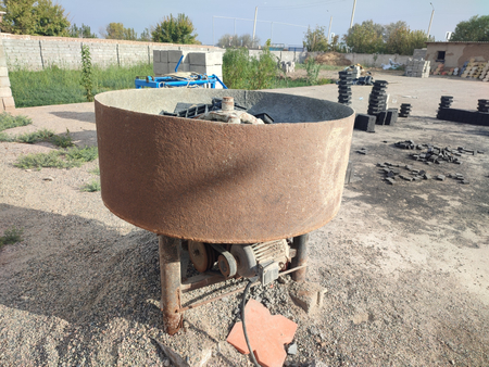 Шлакоблок срочно сотилади