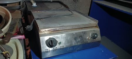 Жаровня 2 шт..по 1млн.. холодильник 2млн.диван 350000..тумба300
