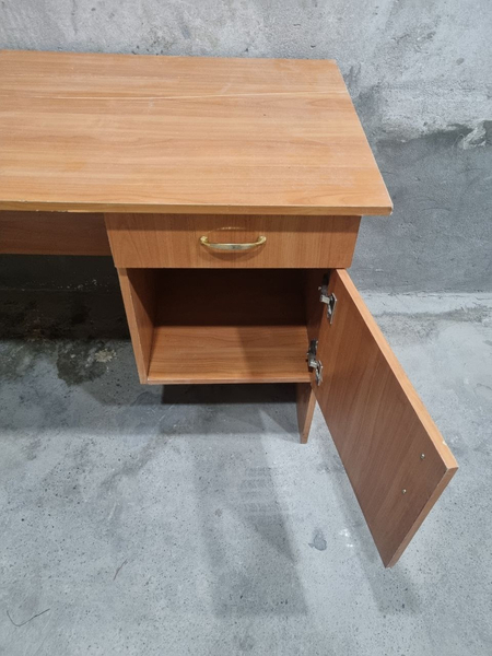 Письменный стол сотилади