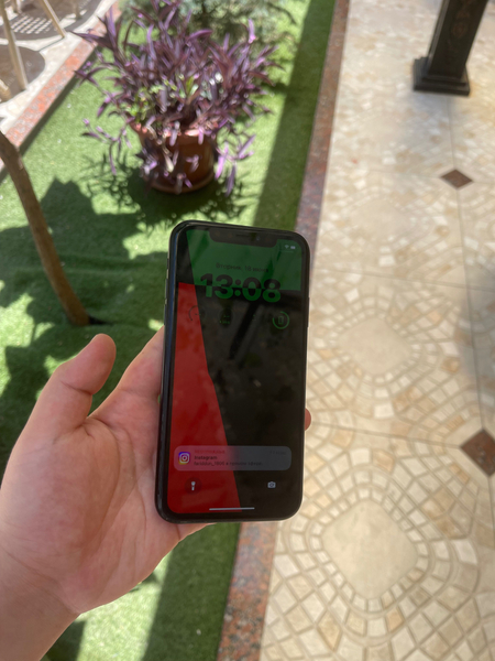 Ayfon xr sotiladi