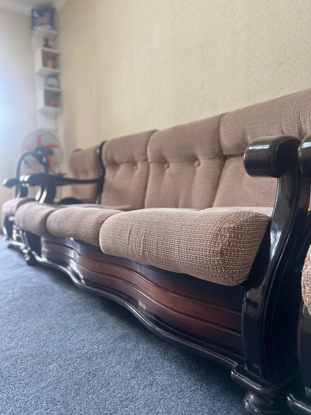 Продается диван и кресла из дерева