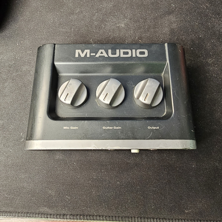 M audio fast track zvukavoy karta