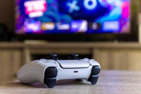 ПРОДАМ PlayStation 5 Digital 825GB + Подписка Plus DELUX до конца 2024