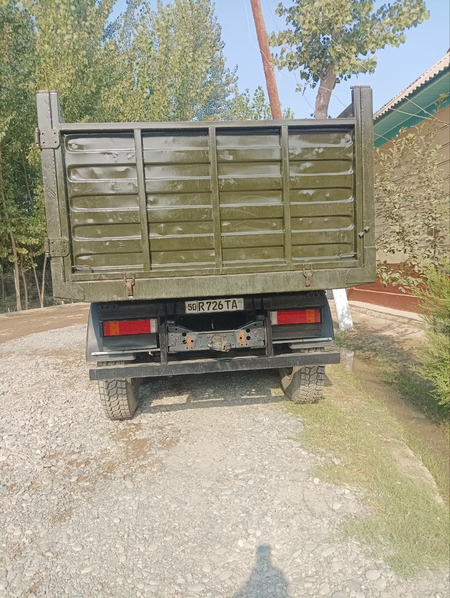 Зил 131 сотилади